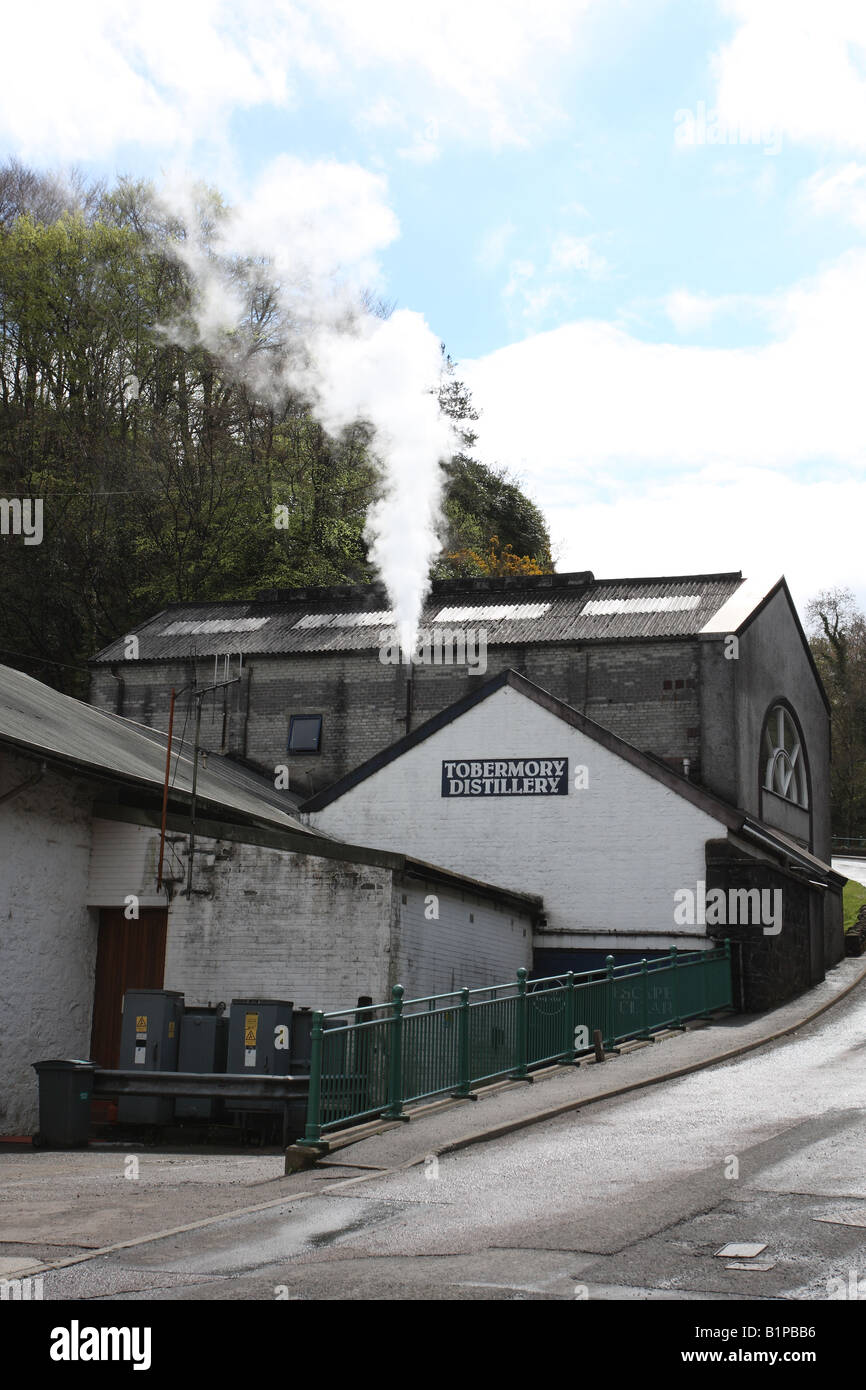 WHISKY DISTILLERY ISLE OF MULL Stock Photo - Alamy