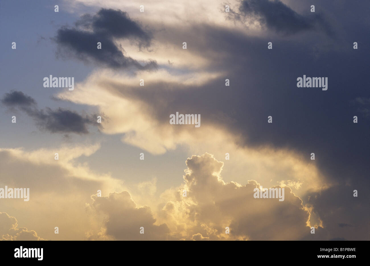 Cloud and skies hi-res stock photography and images - Alamy