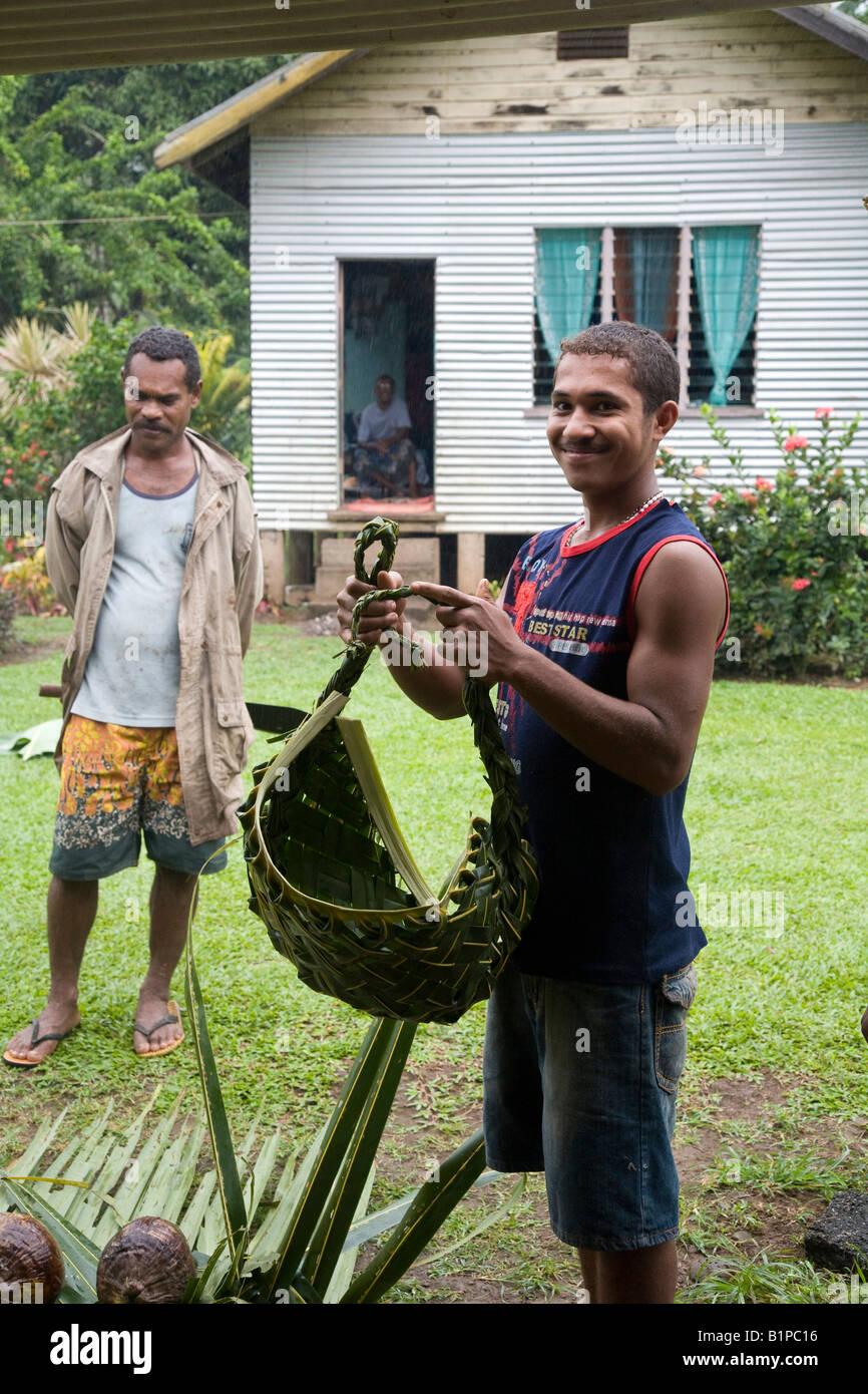 Weaving Vuniuto Village Taveuni Fiji Stock Photo - Alamy