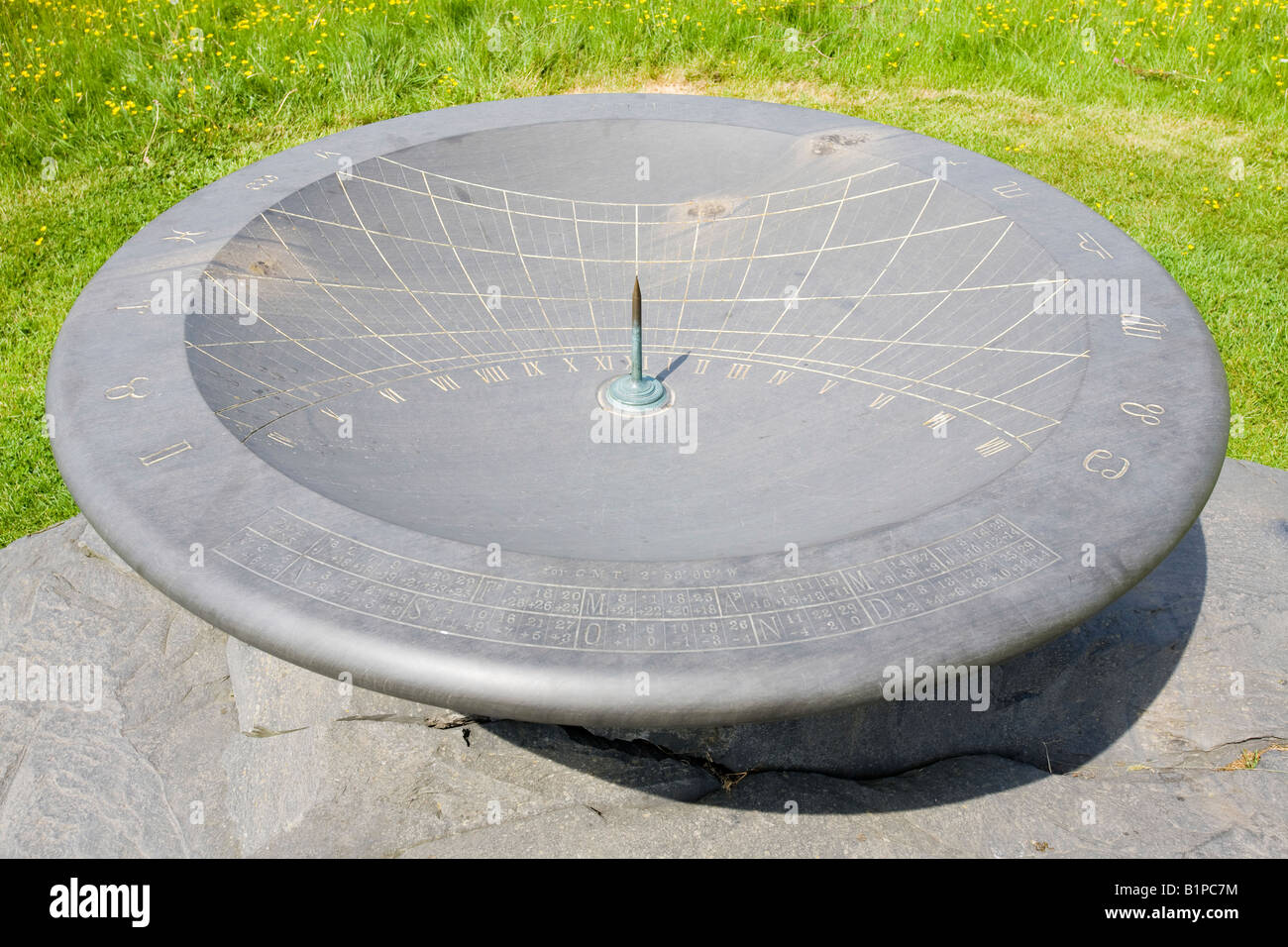 Slate sundial hi-res stock photography and images - Alamy