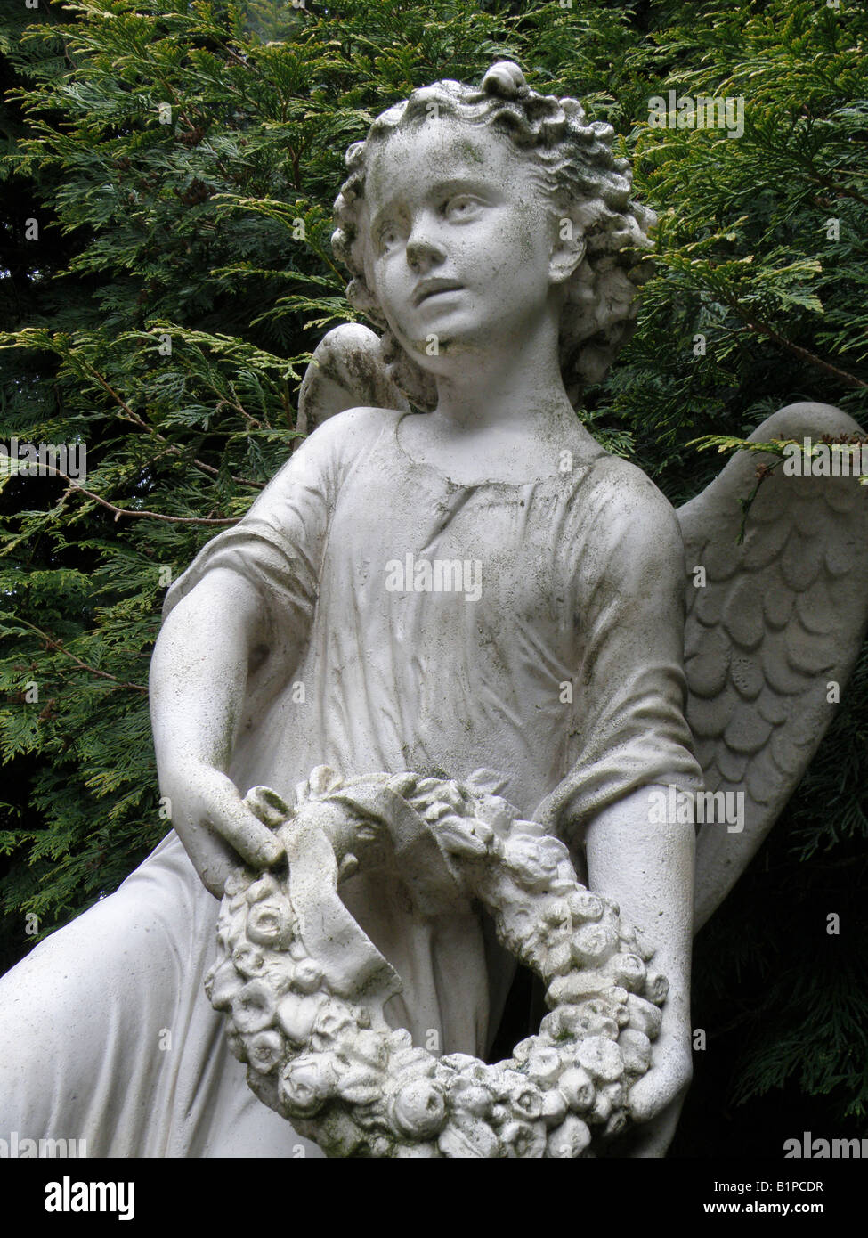 angel sculpture at cemetery Stock Photo - Alamy
