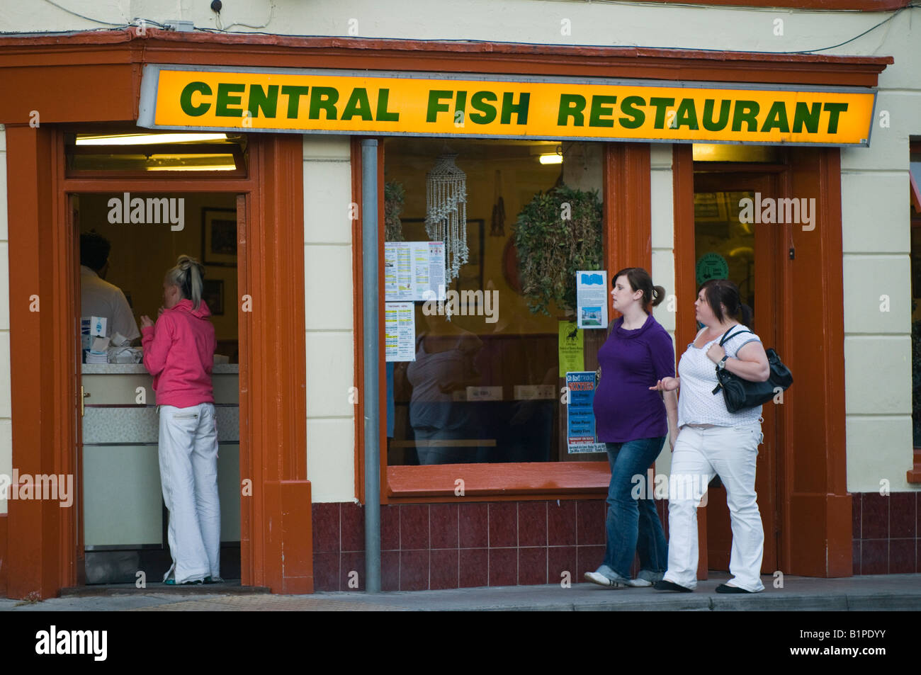 Chip shop exterior hi-res stock photography and images - Alamy