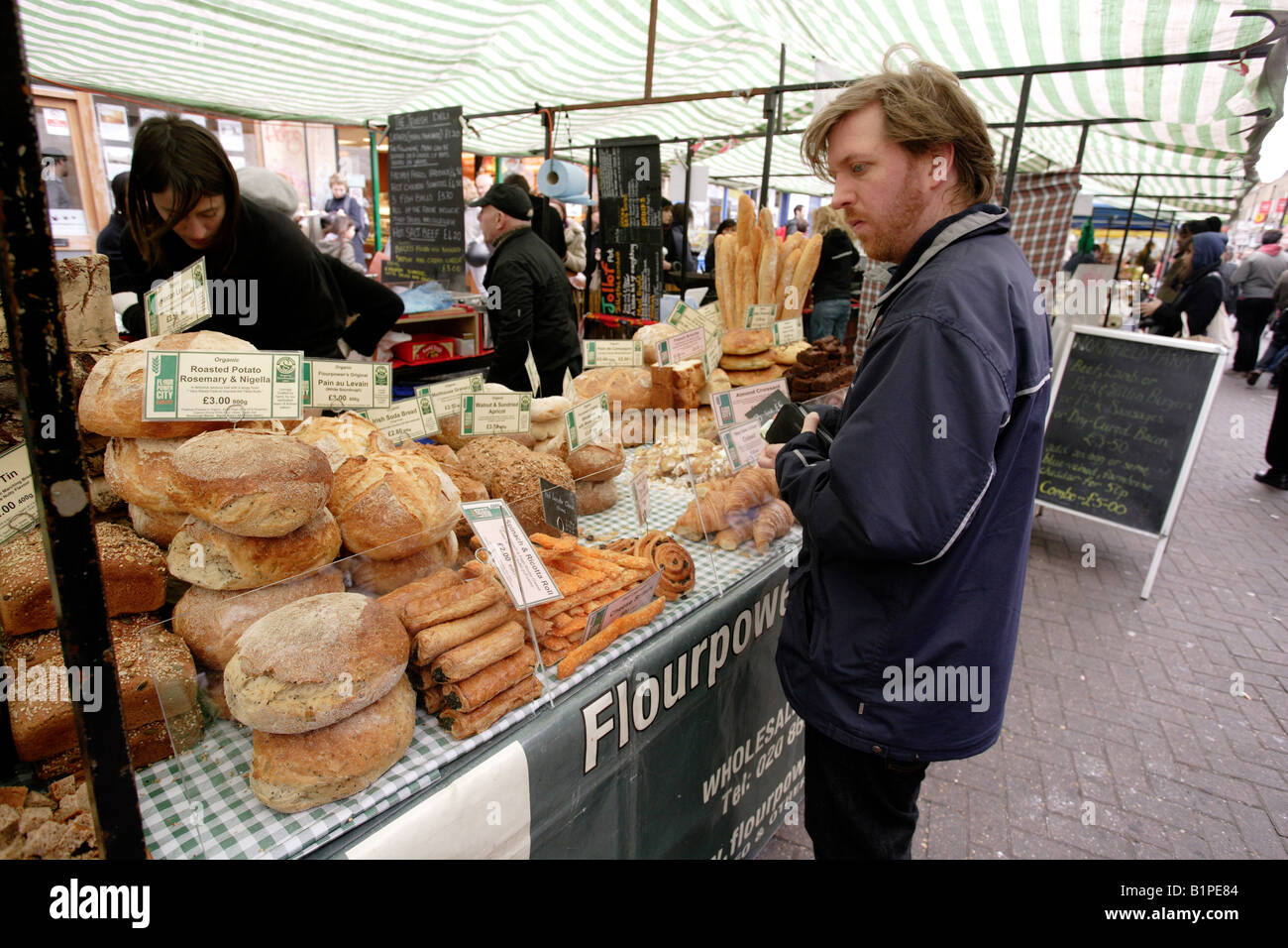 bread market stall farmers loaf Stock Photo - Alamy