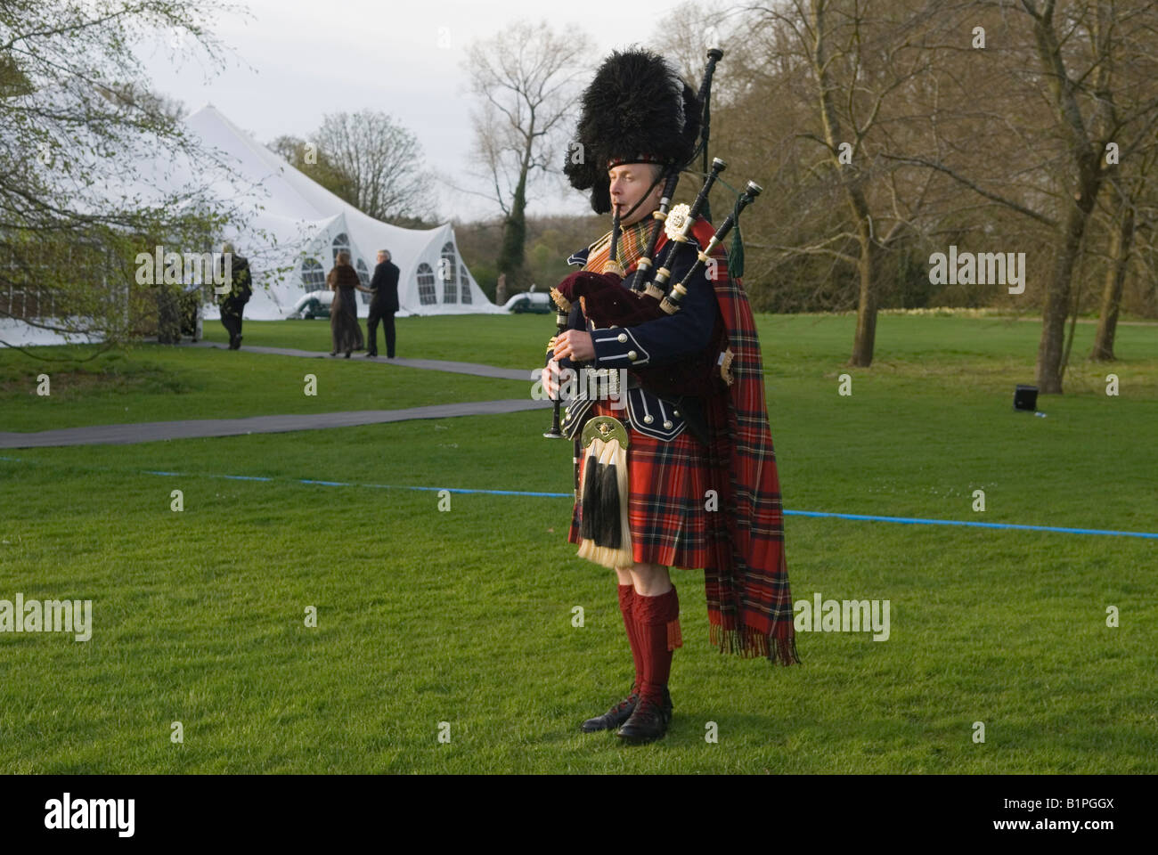 Scottish bagpipes kilt piper hi-res stock photography and images - Alamy