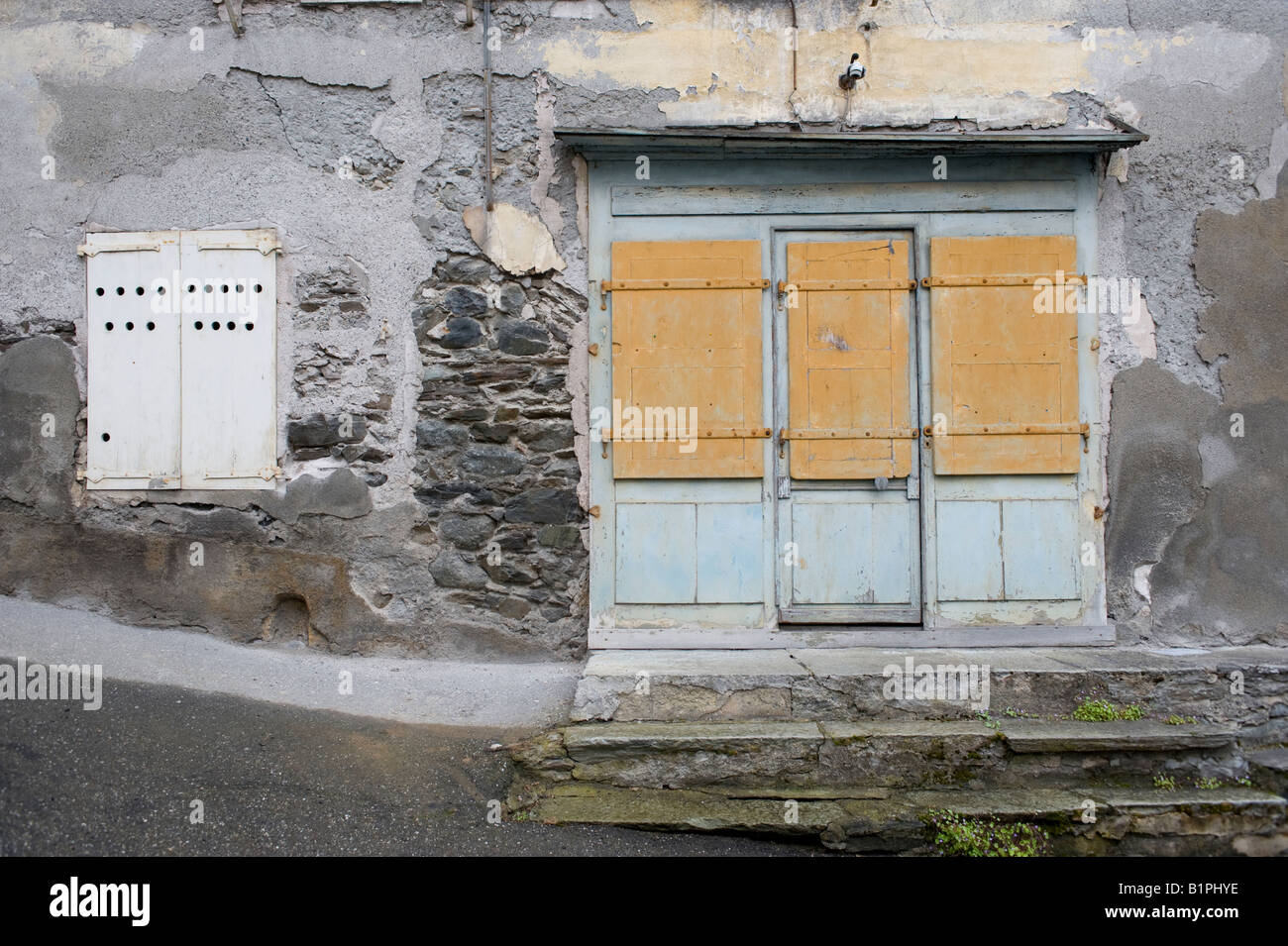 Barred shutters hi-res stock photography and images - Alamy