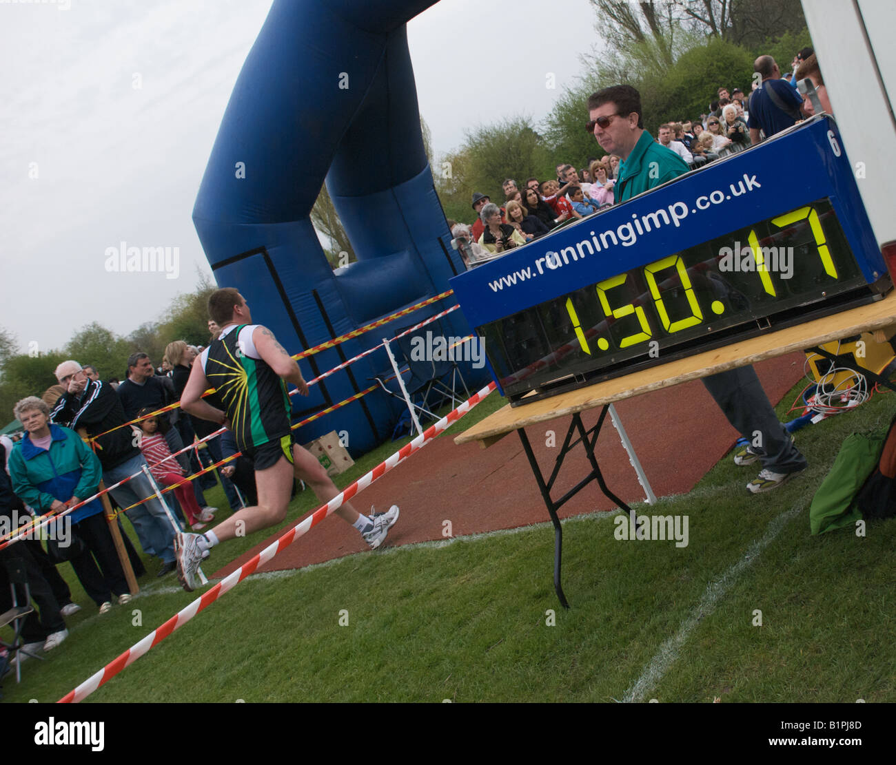 Marathon runner finish line hi-res stock photography and images - Alamy