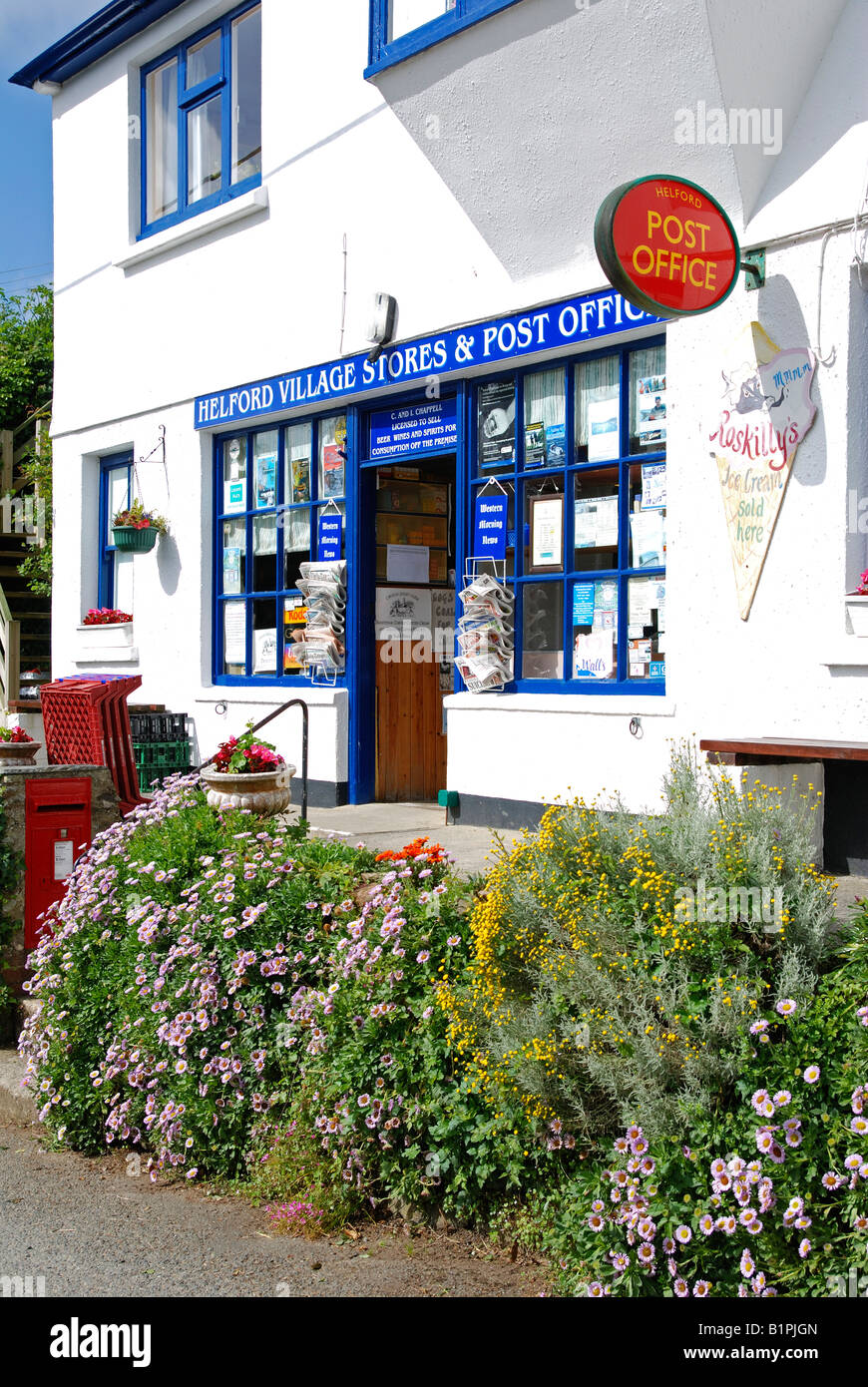 The village store in uk hi-res stock photography and images - Alamy