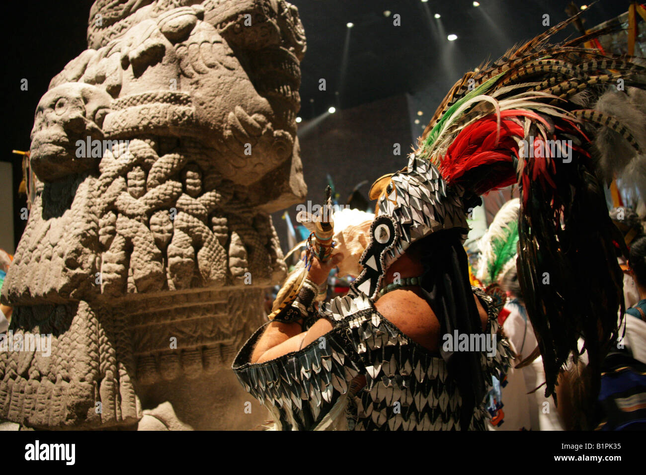 Shaman statue hi-res stock photography and images - Alamy