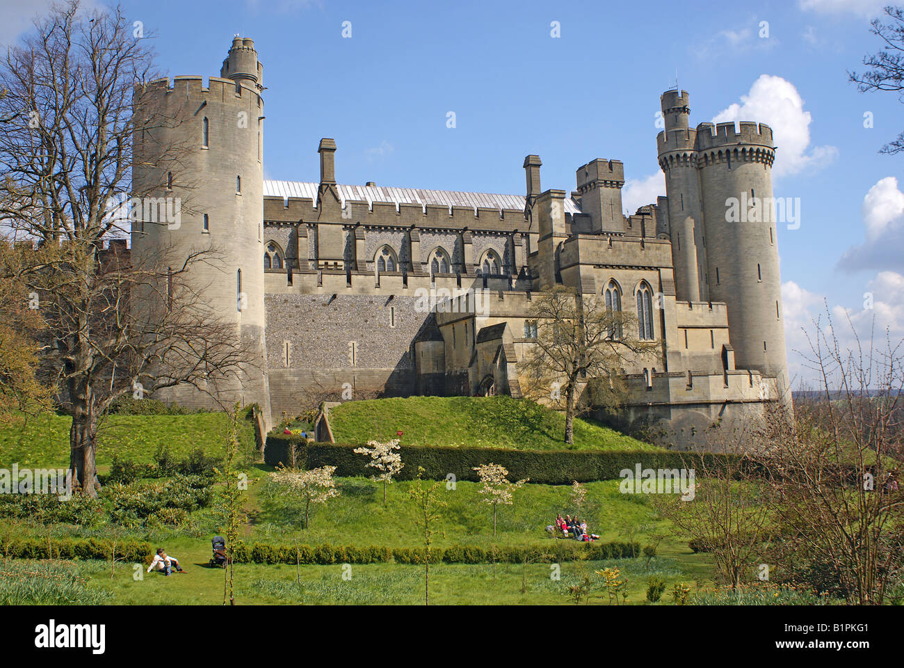 The West Wing and Twin Towers of Arundel Castle in West Sussex Stock ...