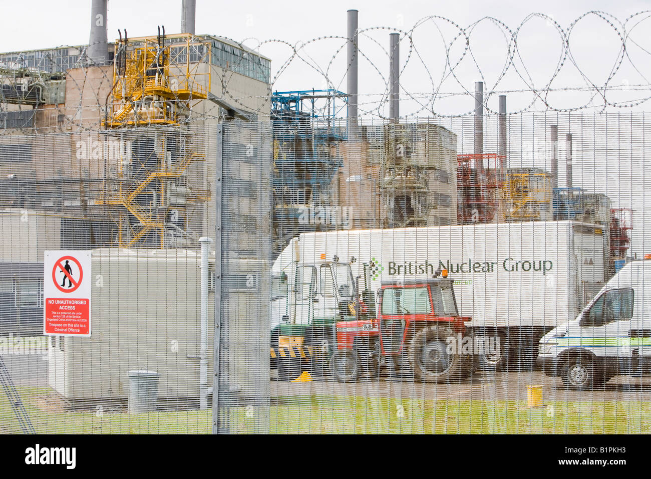 Chapelcross nuclear power station hi-res stock photography and images ...