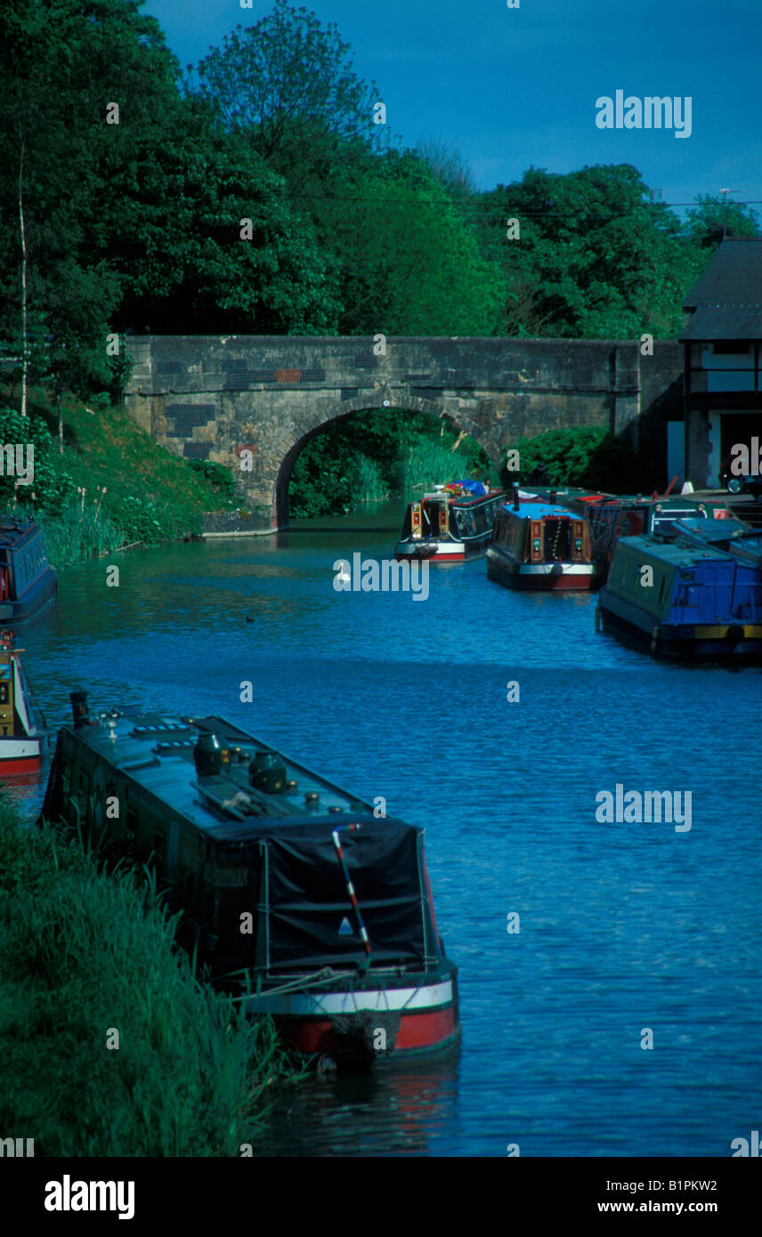 Kennet and Avon Canal Devizes Wiltshire Stock Photo - Alamy