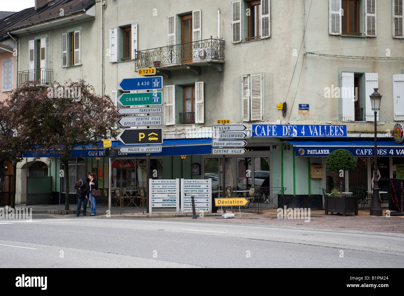 Motorway cafe sign hi-res stock photography and images - Alamy