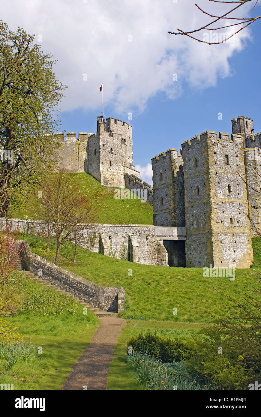 Curtain walled castle hi-res stock photography and images - Alamy