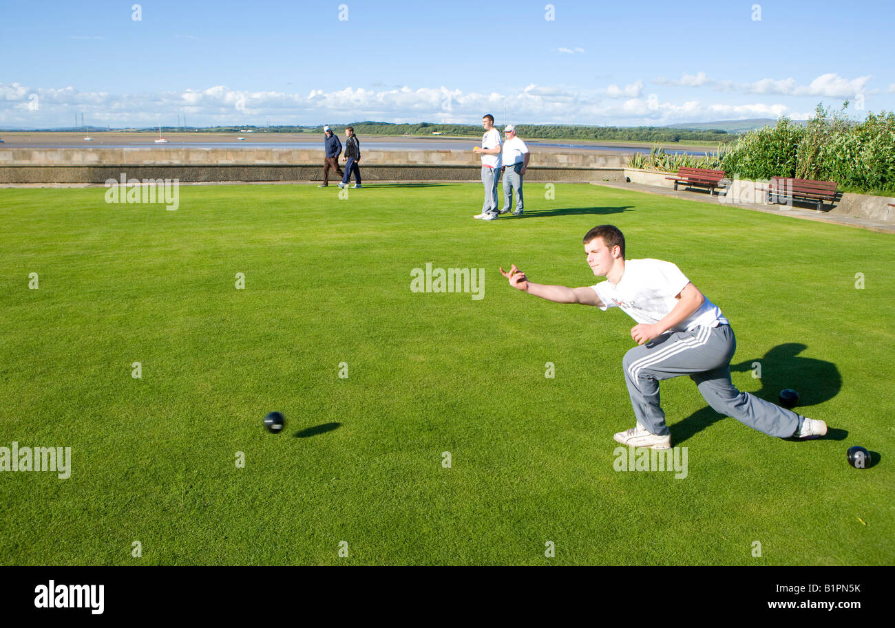 Crown green bowls hi-res stock photography and images - Alamy