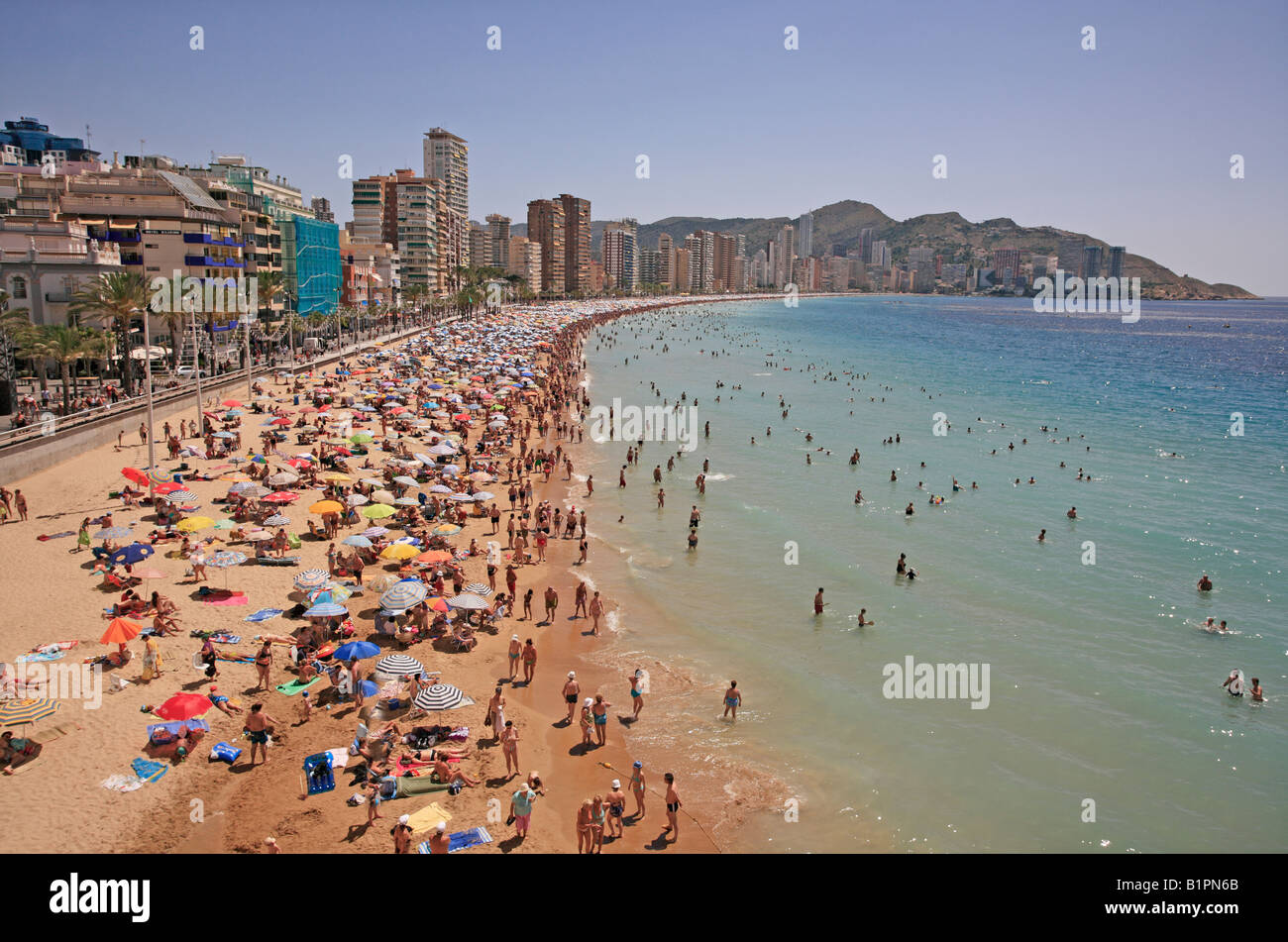 Crowded beach benidorm High Resolution Stock Photography and Images - Alamy
