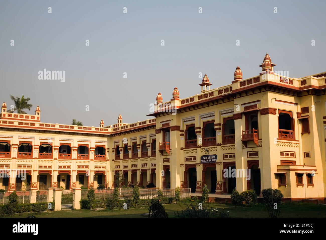 Varanasi hindu university india hi-res stock photography and images - Alamy