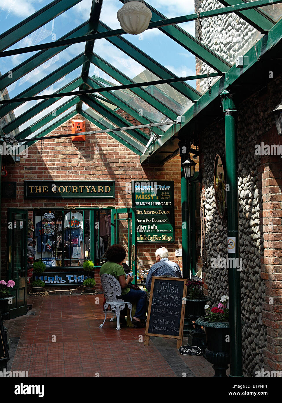 Arcade table hi-res stock photography and images - Alamy