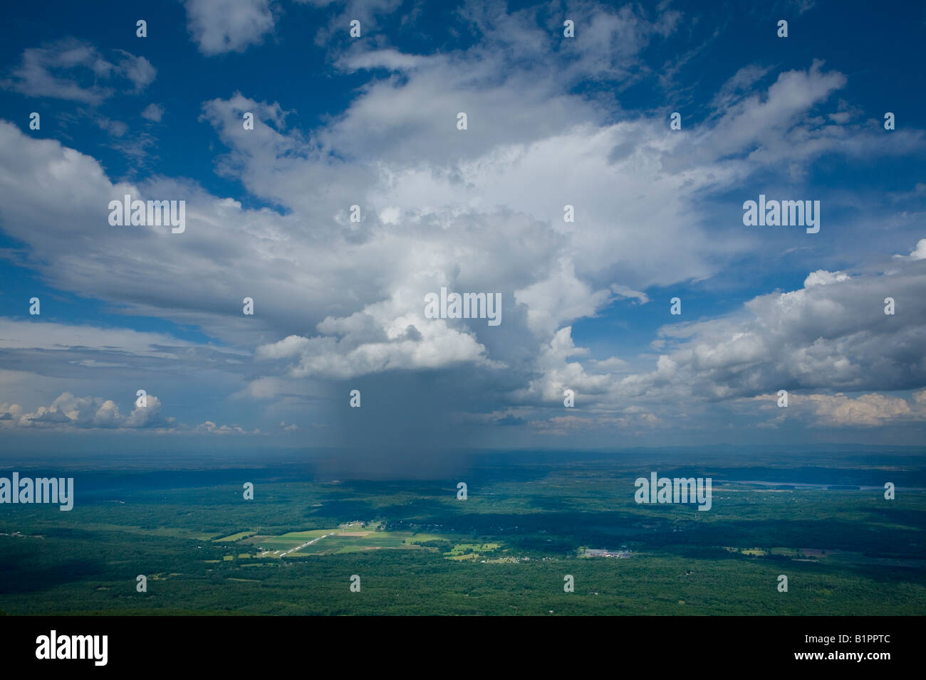 Expansive view of Hudson Valley from Escarpment Trail New York State ...