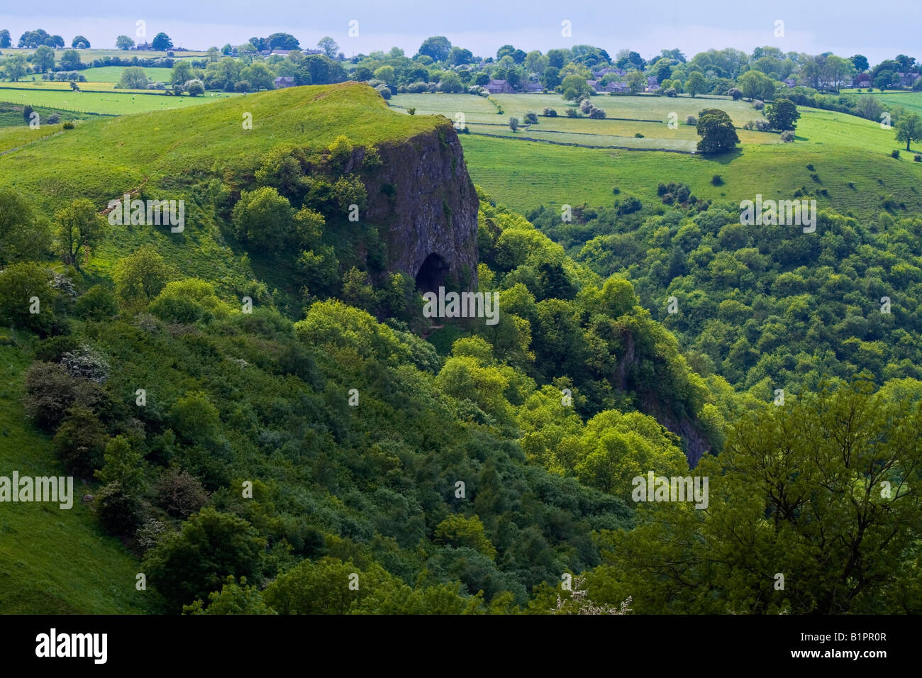 Thors cave and peak district hi-res stock photography and images - Alamy
