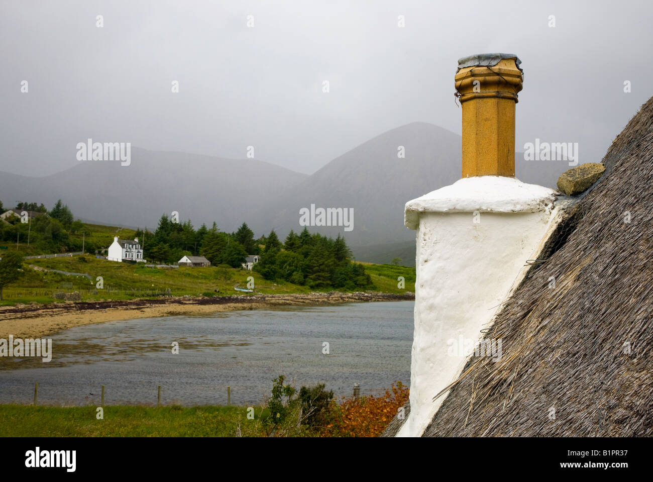 Luib, Lochside Thatched croft at Loch Ainort, Isle of Skye Stock Photo ...