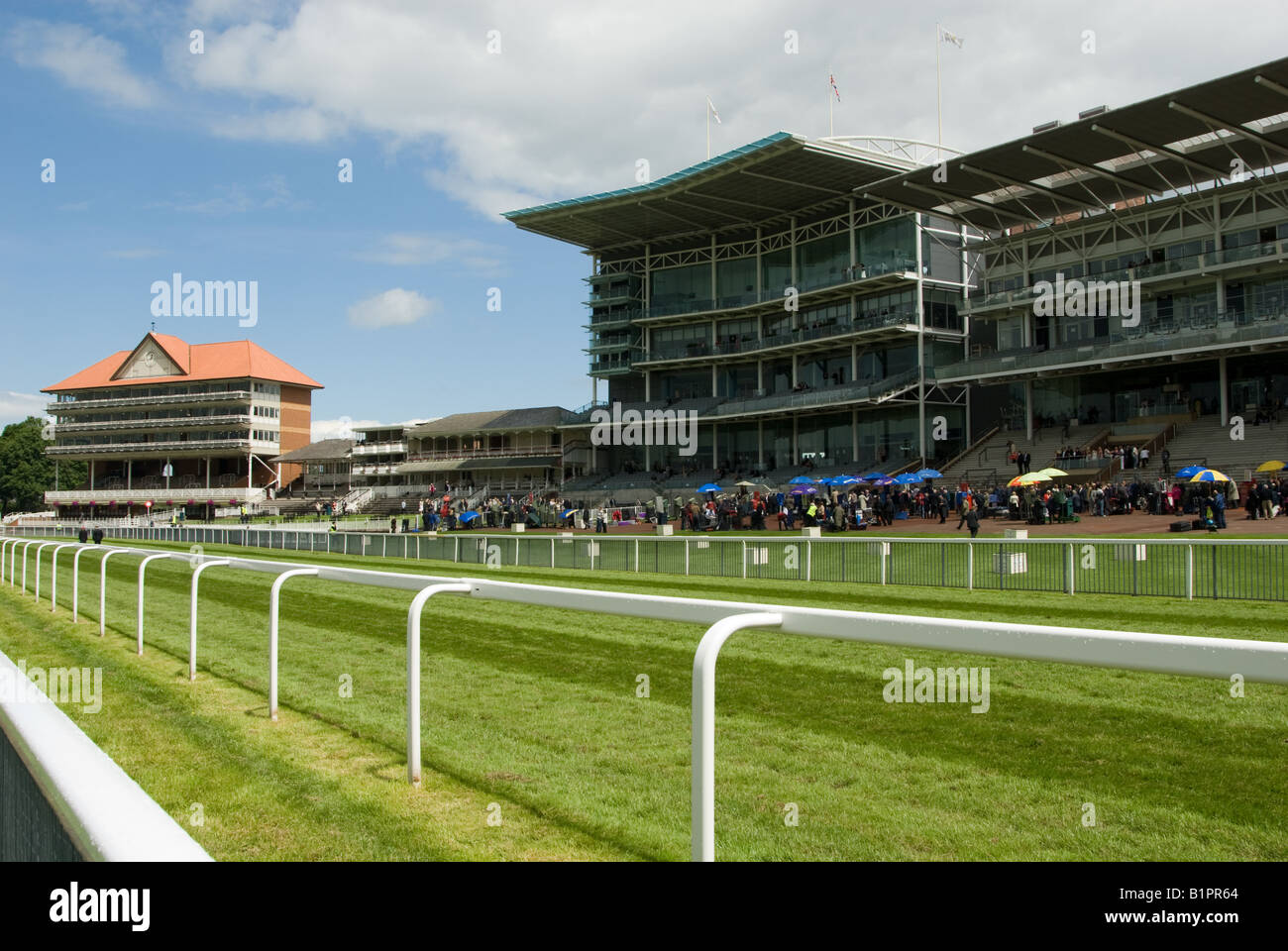 York racecourse grandstand hi-res stock photography and images - Alamy