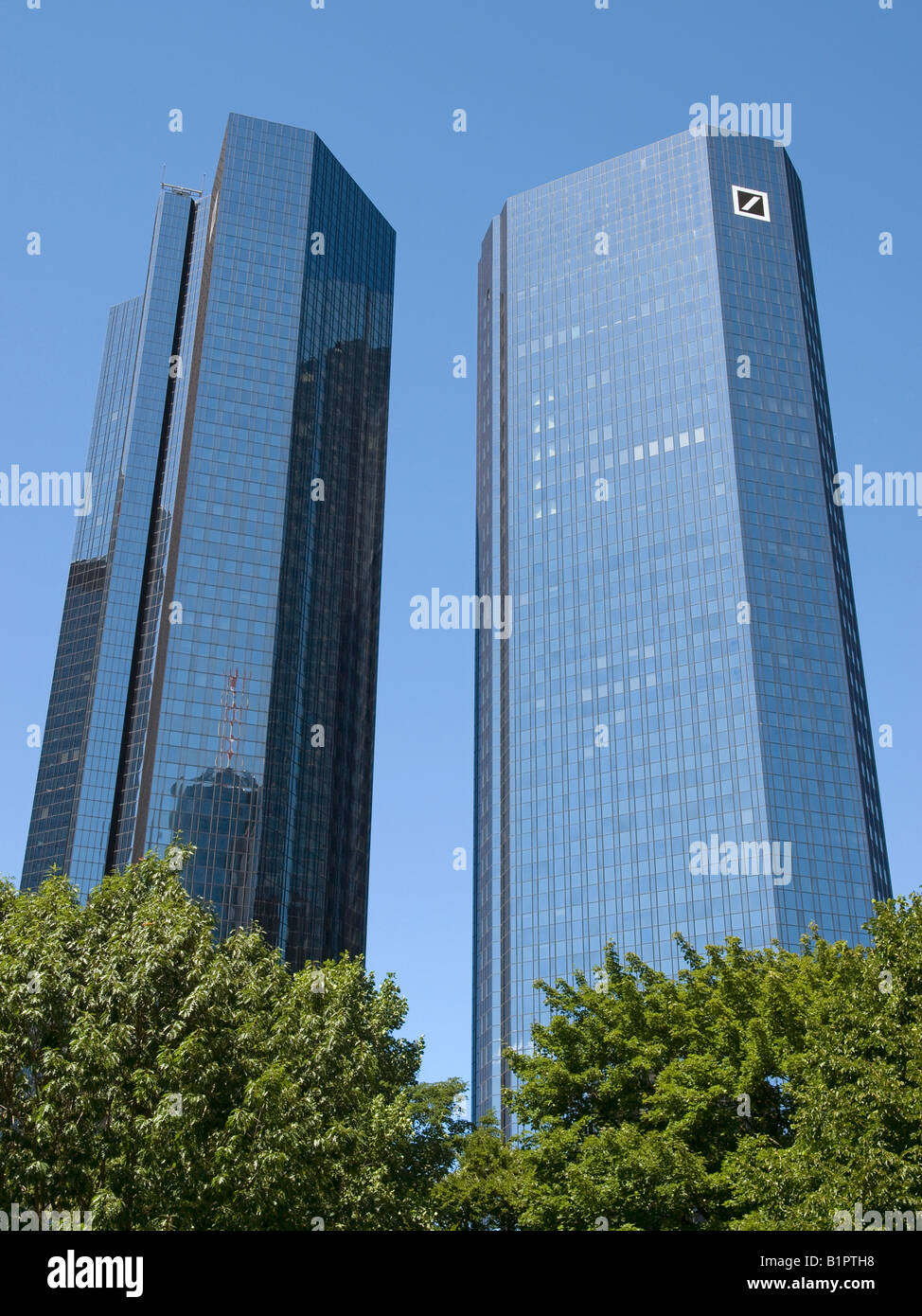 Bank towers hi-res stock photography and images - Alamy