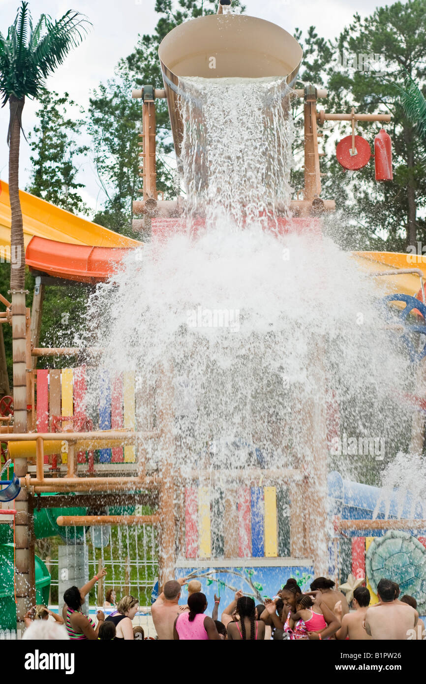 Crowd of people get splashed at waterpark Stock Photo - Alamy