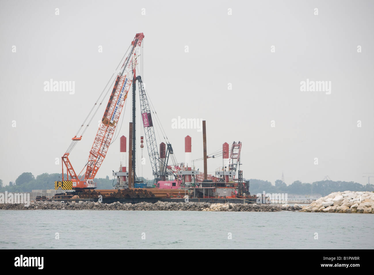 Engineering works part of the MOSE project Venice is on the front line ...