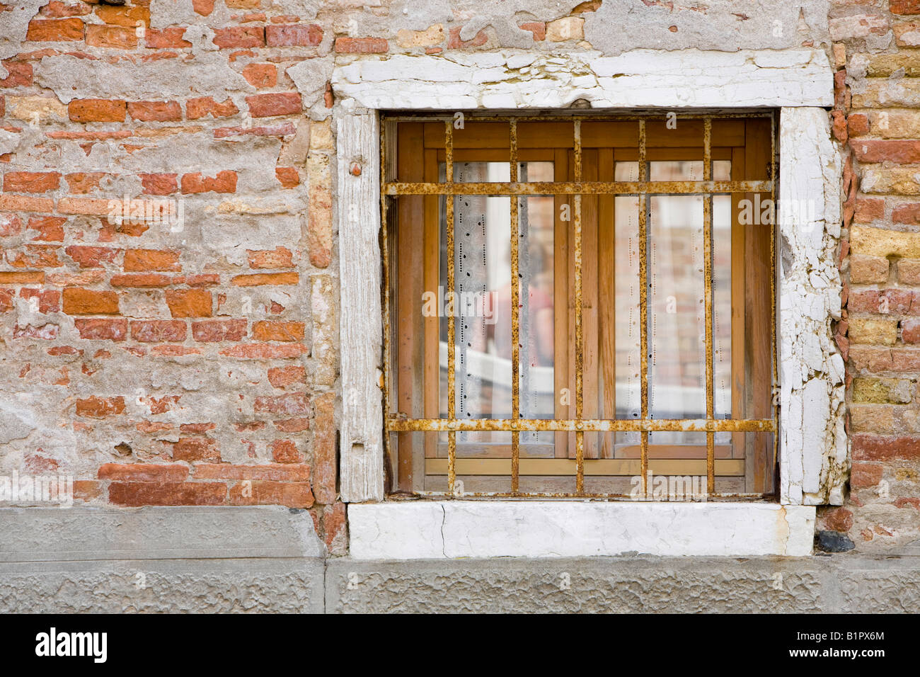 A crumbling building in Venice Stock Photo - Alamy