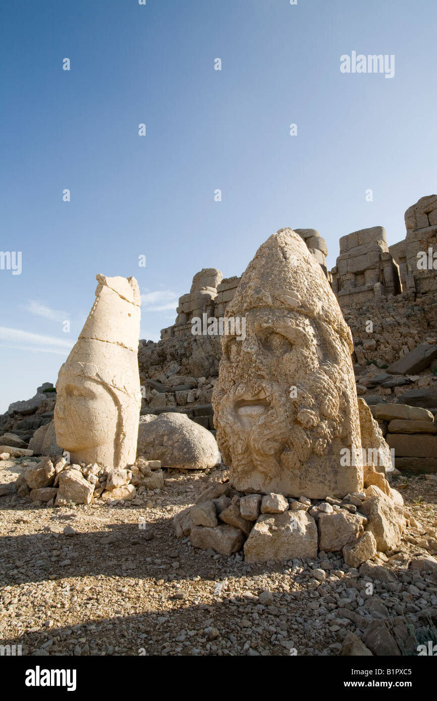 Colossal head of Zeus at the summit of Mount Nemrut (Nemrut Dag) Nemrut ...