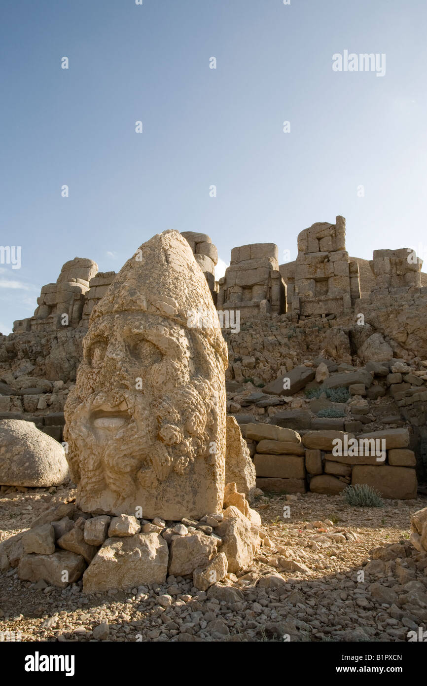 Colossal head of Zeus at the summit of Mount Nemrut (Nemrut Dag) Nemrut ...