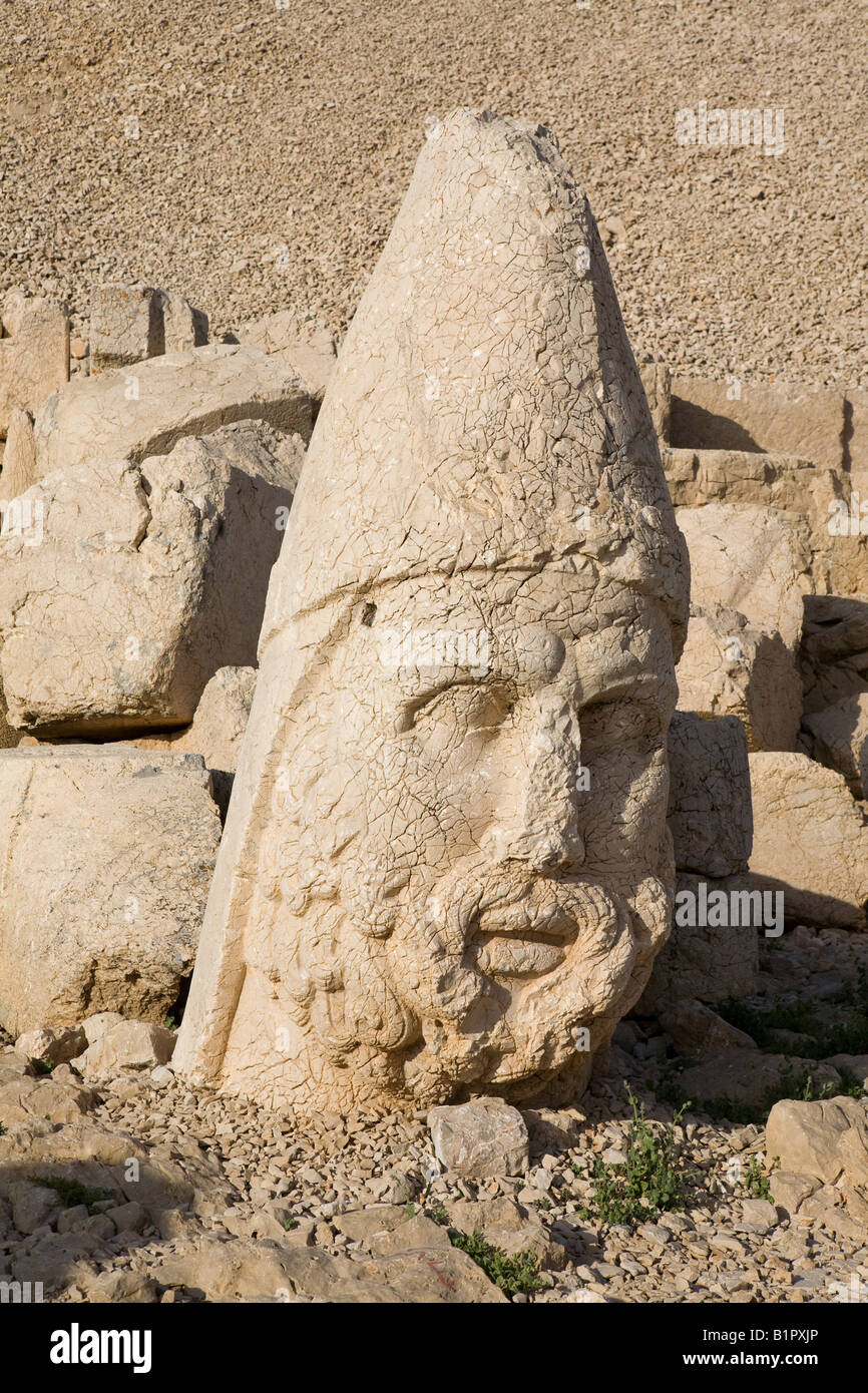 Colossal head of Zeus at the summit of Mount Nemrut (Nemrut Dag) Nemrut ...