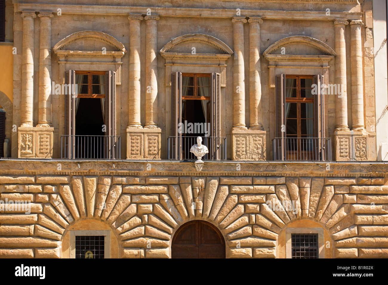 Renaissance building facade hi-res stock photography and images - Alamy