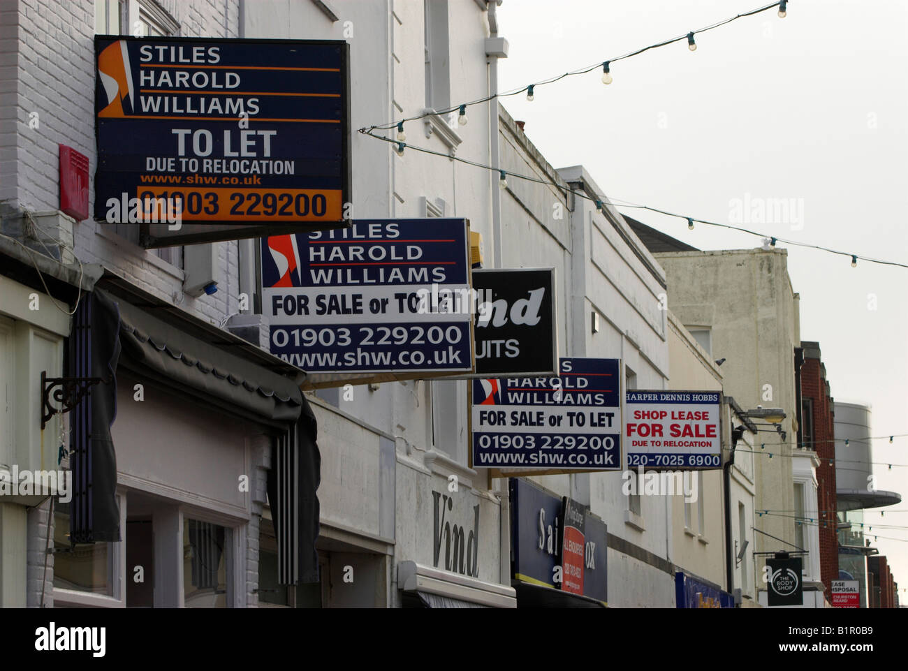 For Sale / Let - Shop/Store Fronts Stock Photo - Alamy