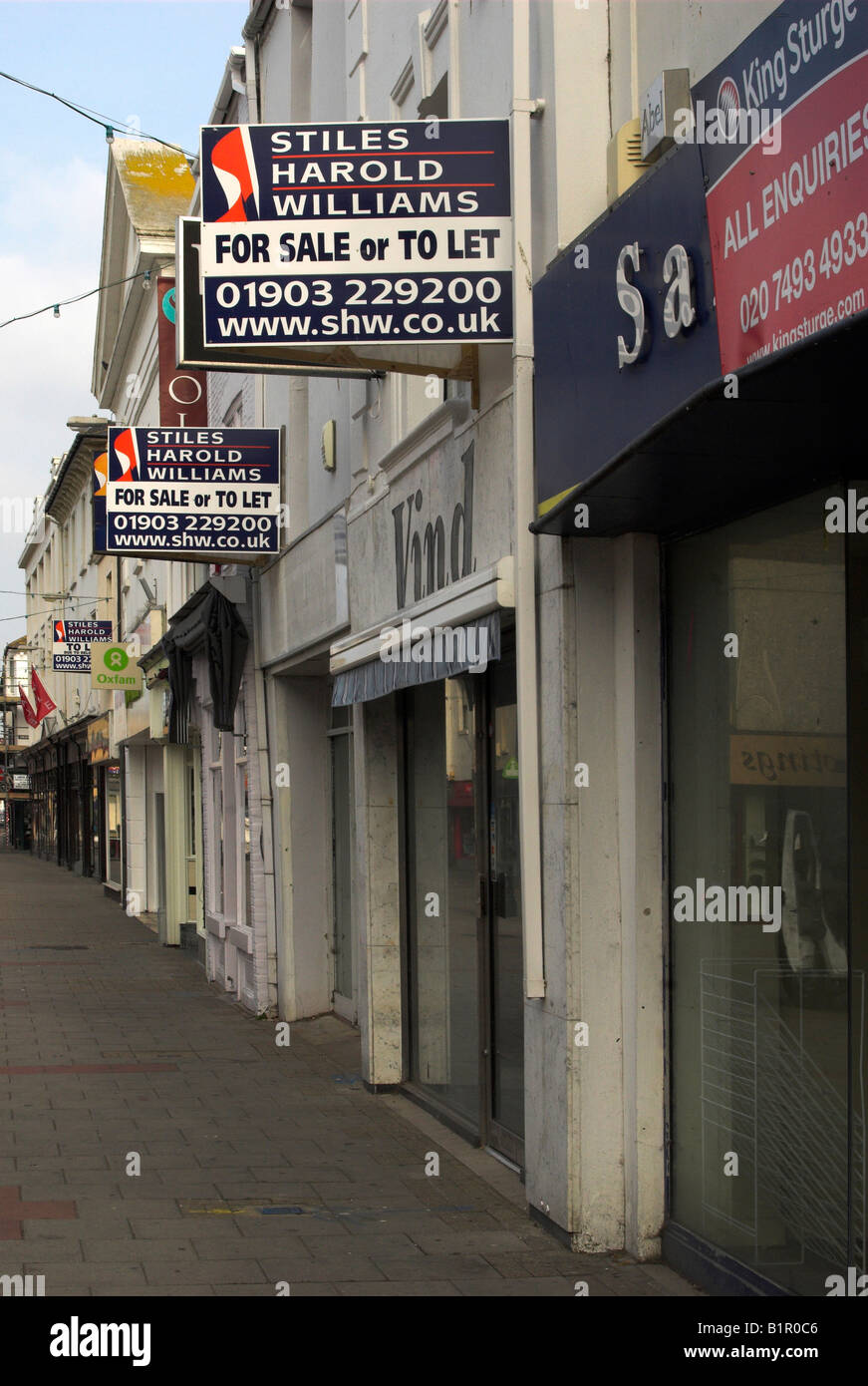 For Sale / Let - Shop/Store Fronts Stock Photo - Alamy