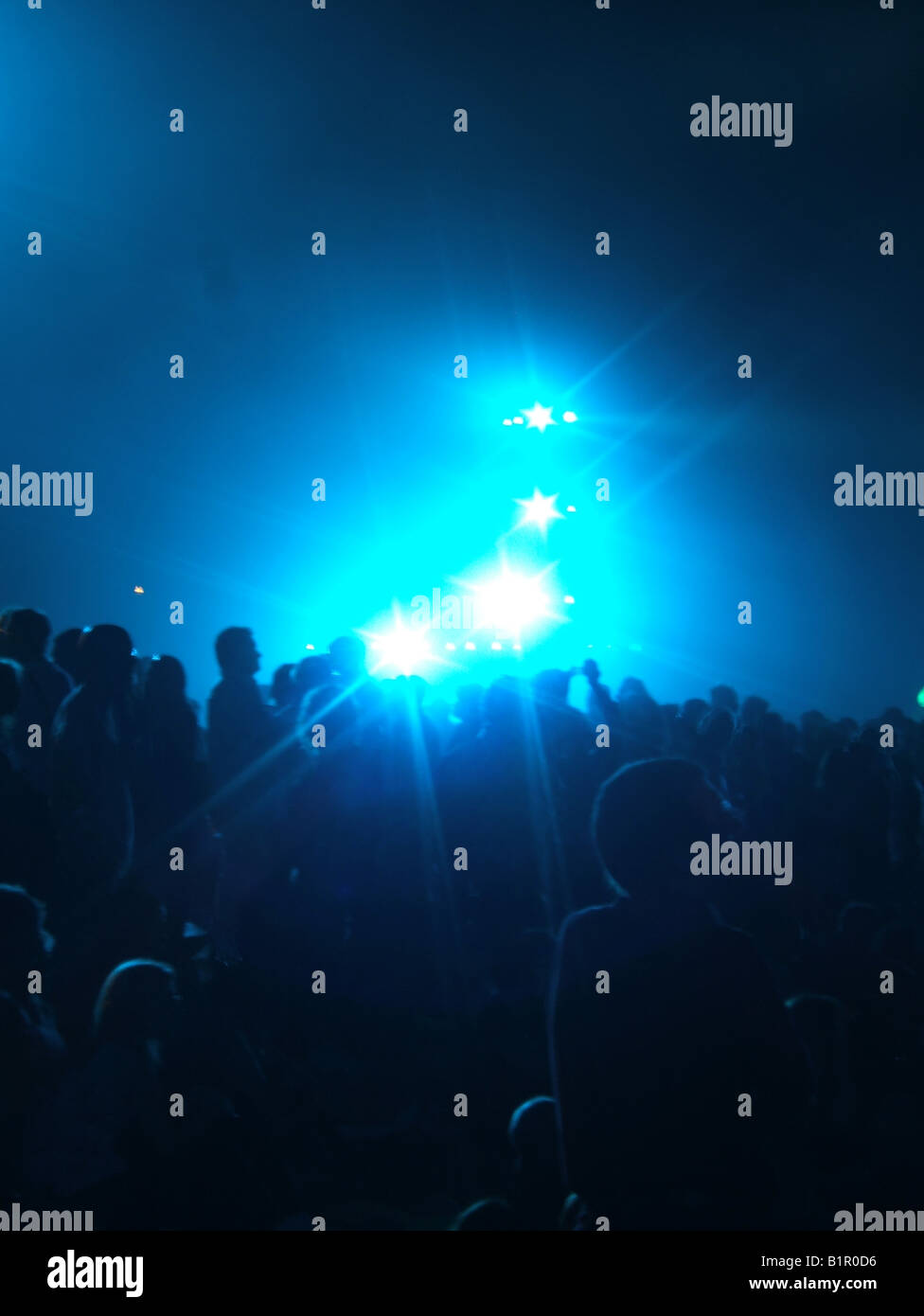 crowd of revellers at music concert gig at night Stock Photo - Alamy
