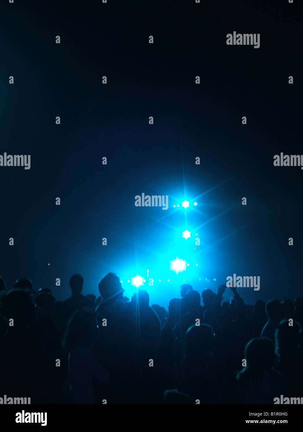 crowd of revellers at music concert gig at night Stock Photo - Alamy