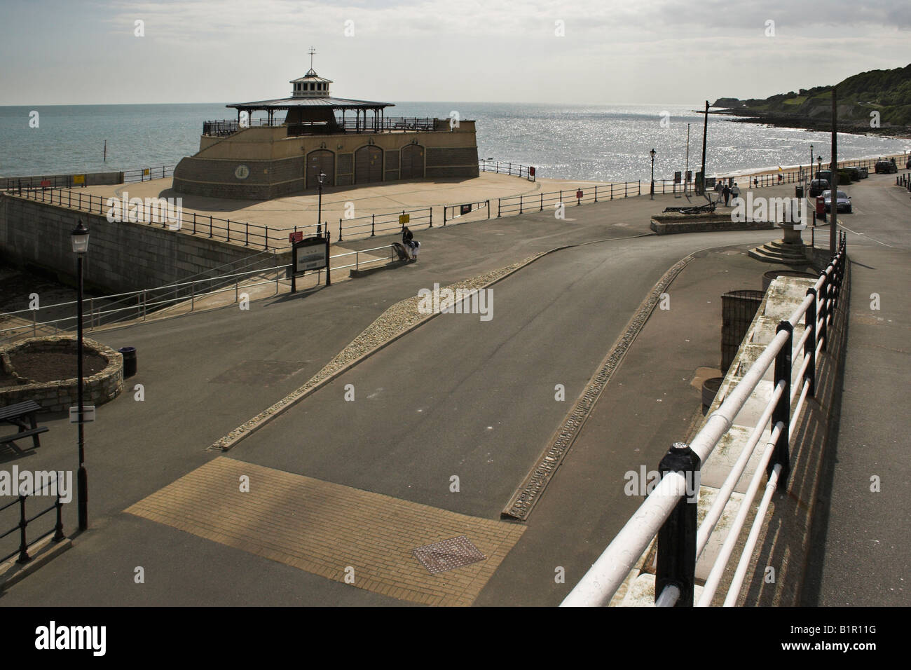 The view of Ventnor's seafront from the Cascades Stock Photo - Alamy