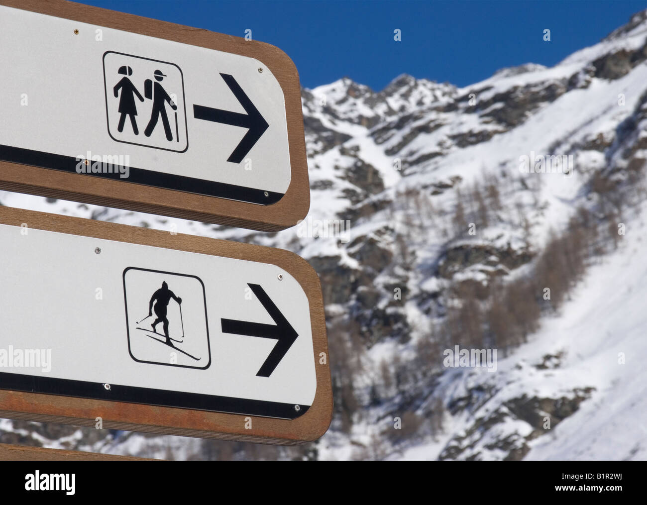 Ski resort trail signs hi-res stock photography and images - Alamy