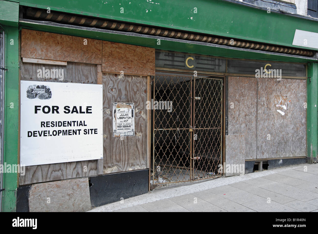 an old boarded up shop in redruth,cornwall,england,uk Stock Photo - Alamy