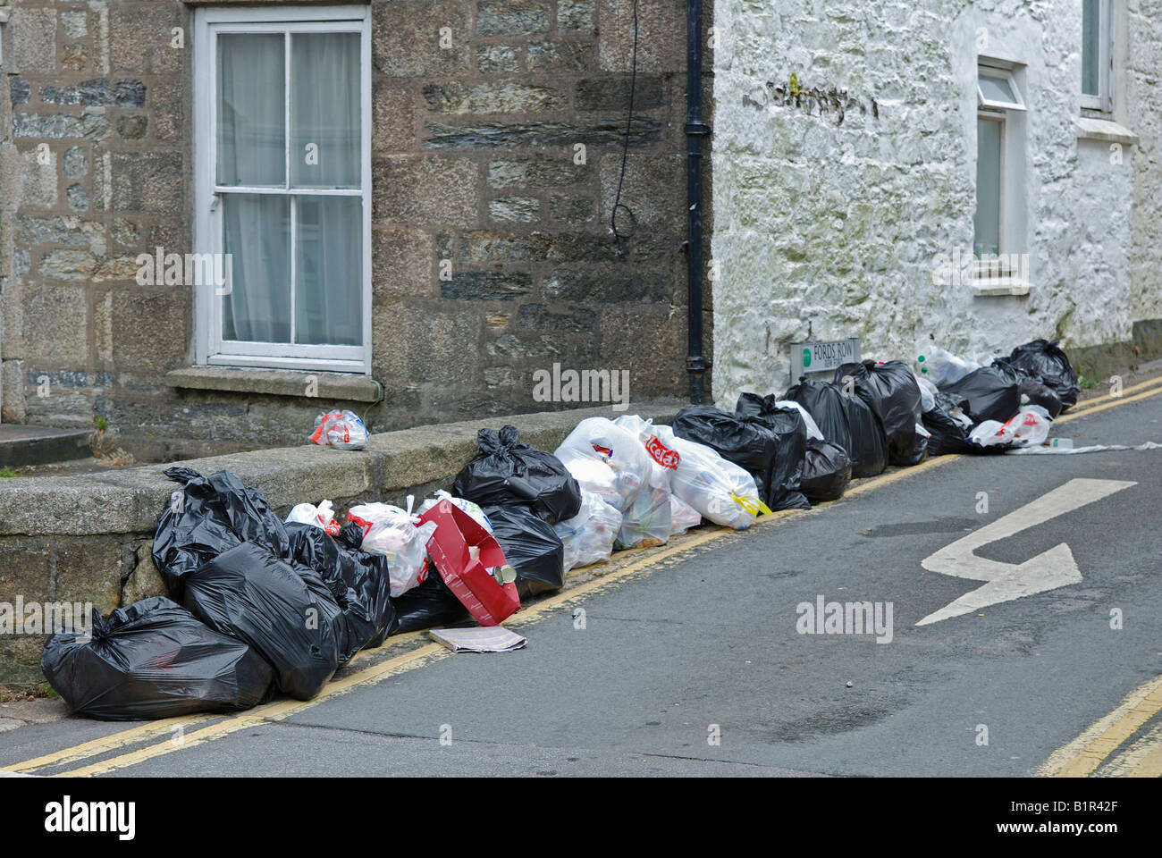 Roadside rubbish bags hi-res stock photography and images - Alamy