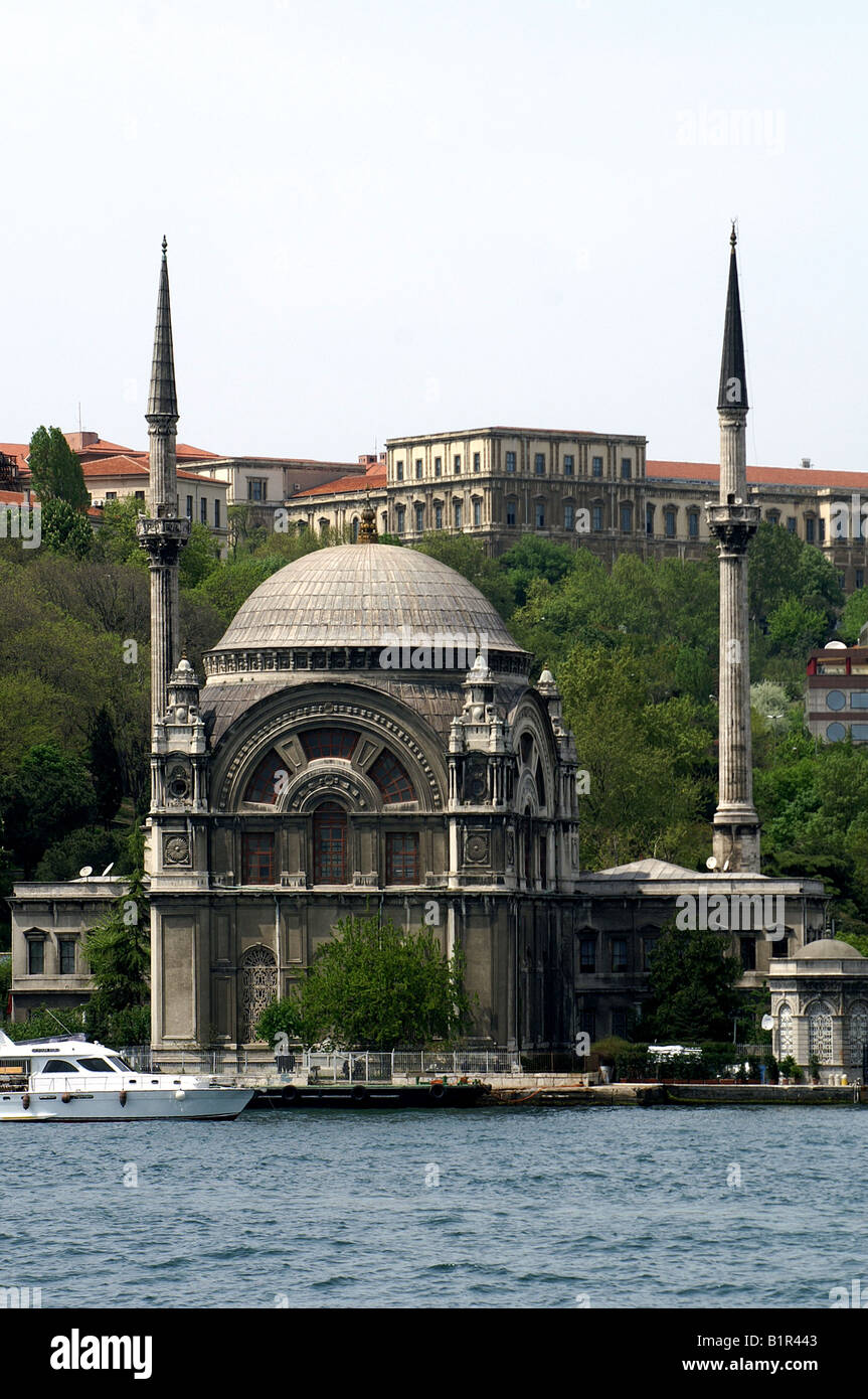 Mosque on Bosphorous waterfront Stock Photo - Alamy
