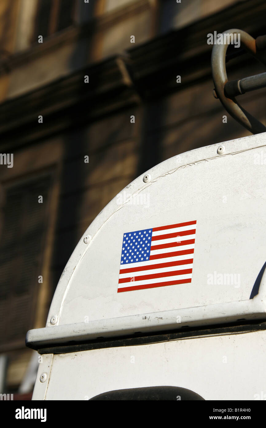 american flag sticker on back of car land rover Stock Photo - Alamy