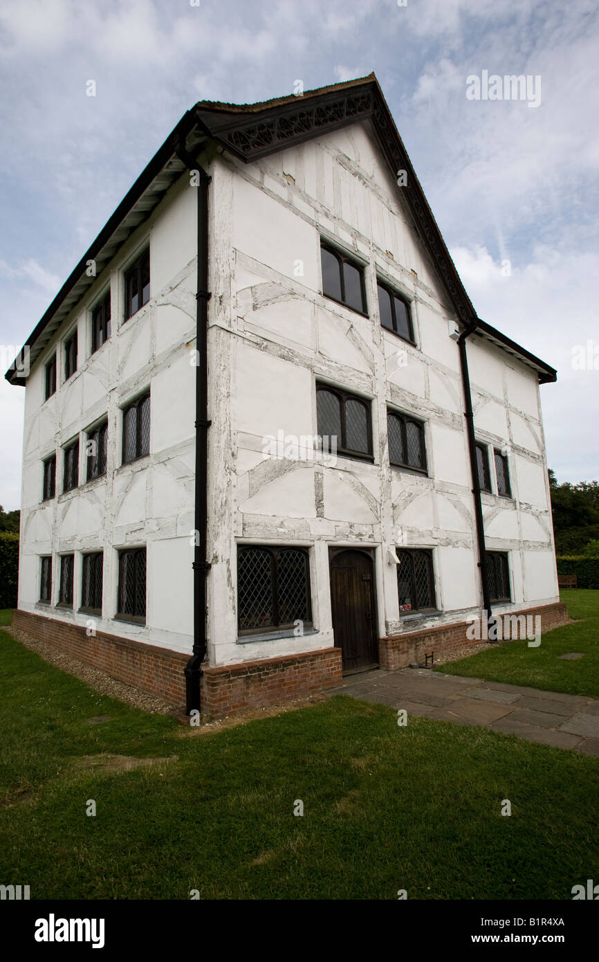 English hunting lodge hi-res stock photography and images - Alamy