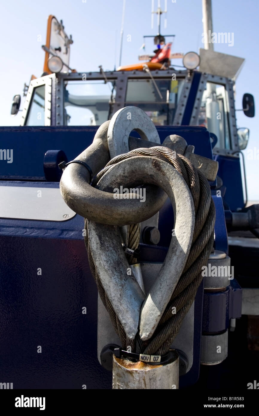 Steel towing cable detail on recovery vehicle Stock Photo - Alamy