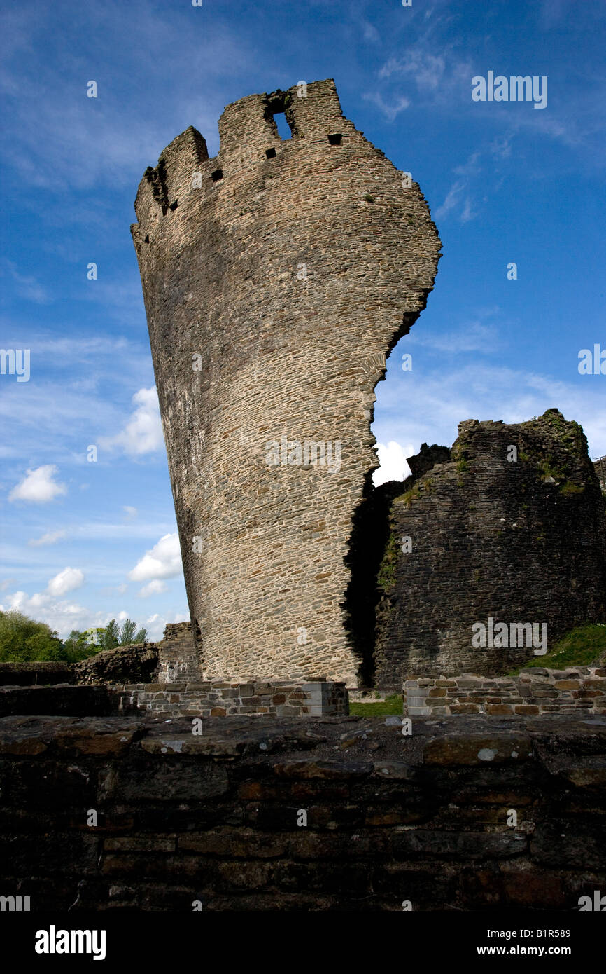 Caerphilly castle tower hi-res stock photography and images - Alamy