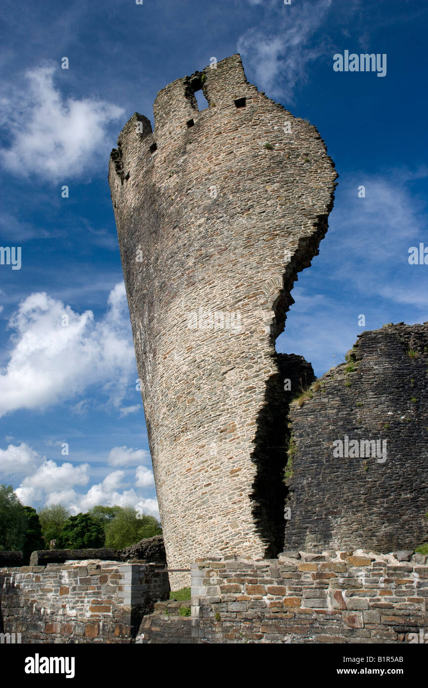 Caerphilly castle tower hi-res stock photography and images - Alamy
