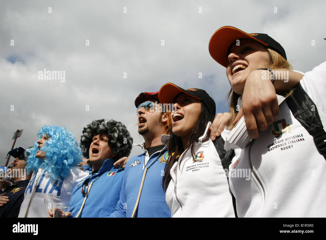 Rugby supporters singing anthem hi-res stock photography and images - Alamy