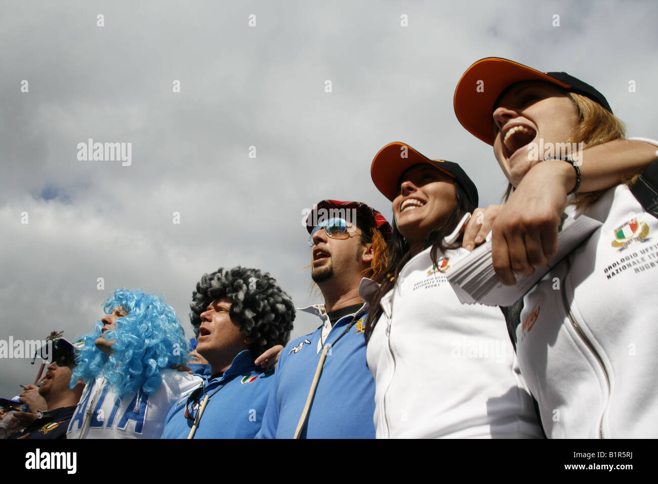 Rugby supporters singing anthem hi-res stock photography and images - Alamy