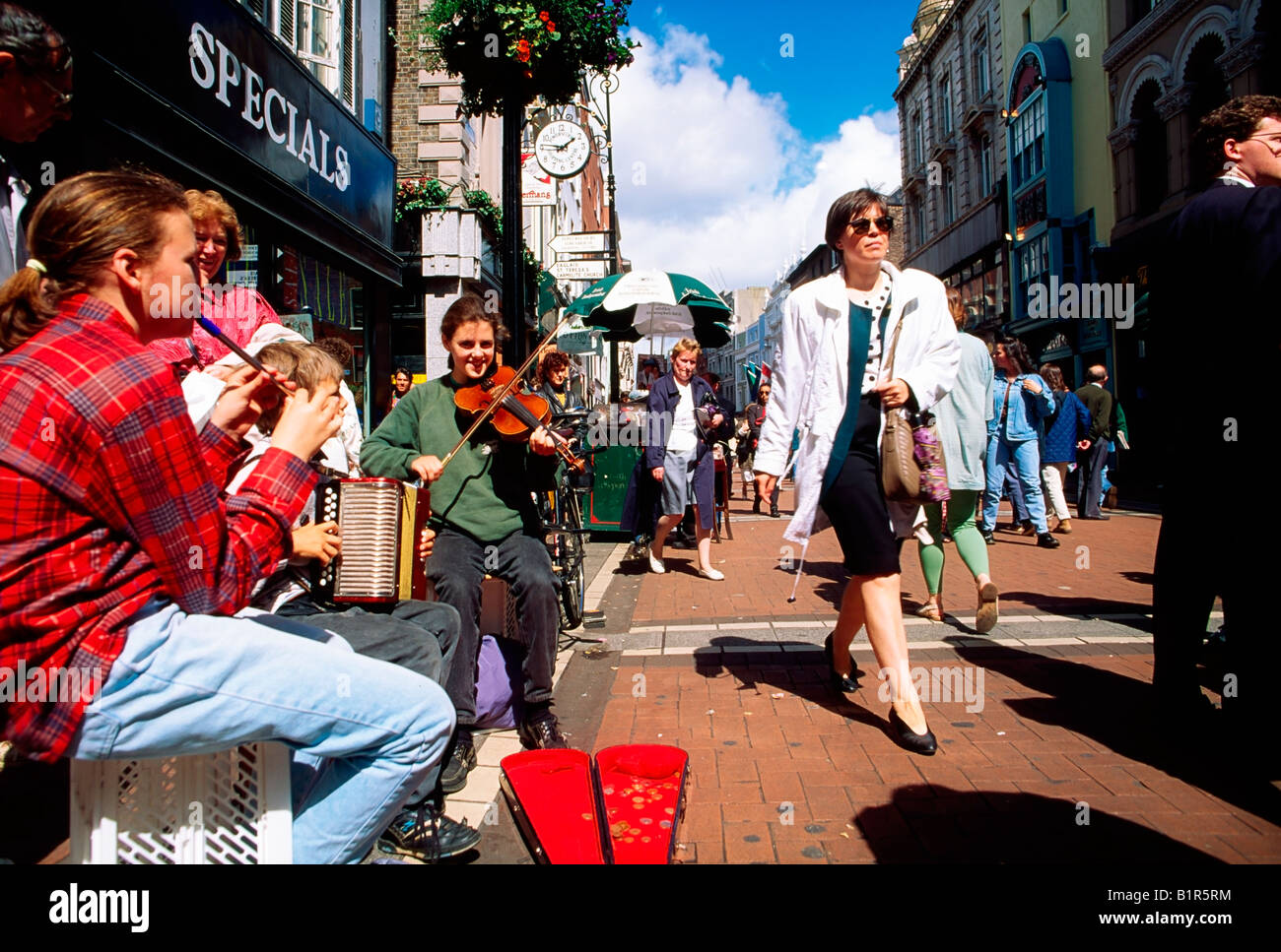 Playing flute street crowd hi-res stock photography and images - Alamy
